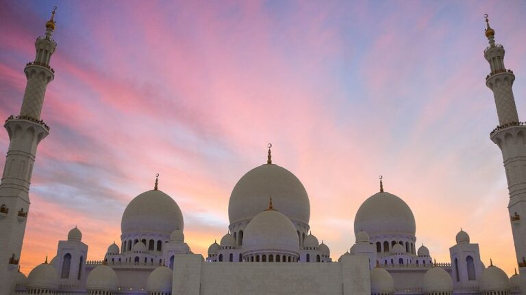 The Sacred Month of Dhul Qadah: Virtues, Do’s and Don’ts | Greentech ...