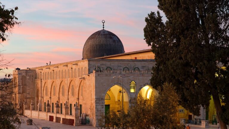 The Sacred Month of Dhul Qadah: Virtues, Do’s and Don’ts | Greentech ...
